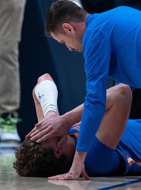 Florida Gators center fractures leg in SEC final
